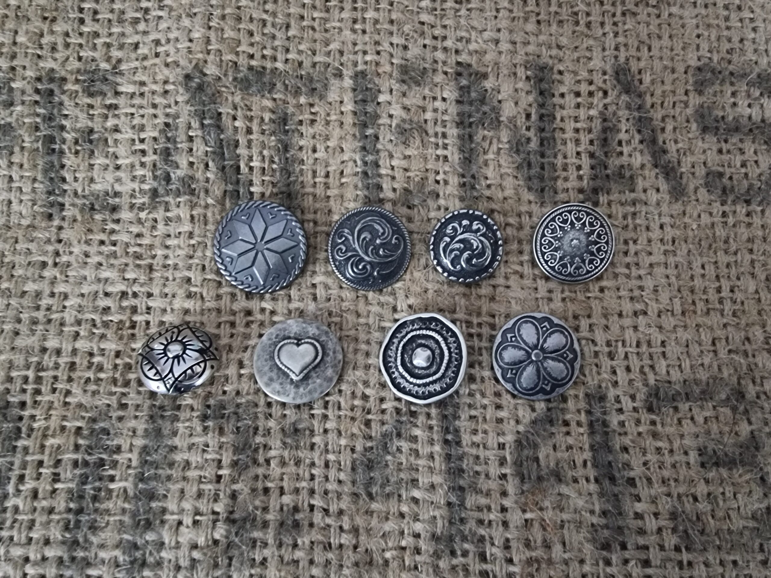 Knapper, lukketøj og pynt - Uldbutik.dk - En verden af garn og tilbehør